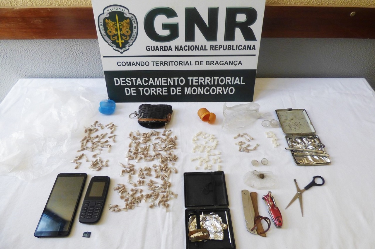 Dois Homens Detidos Com Mais De 470 Doses De Heroína E Cocaína Em Torre